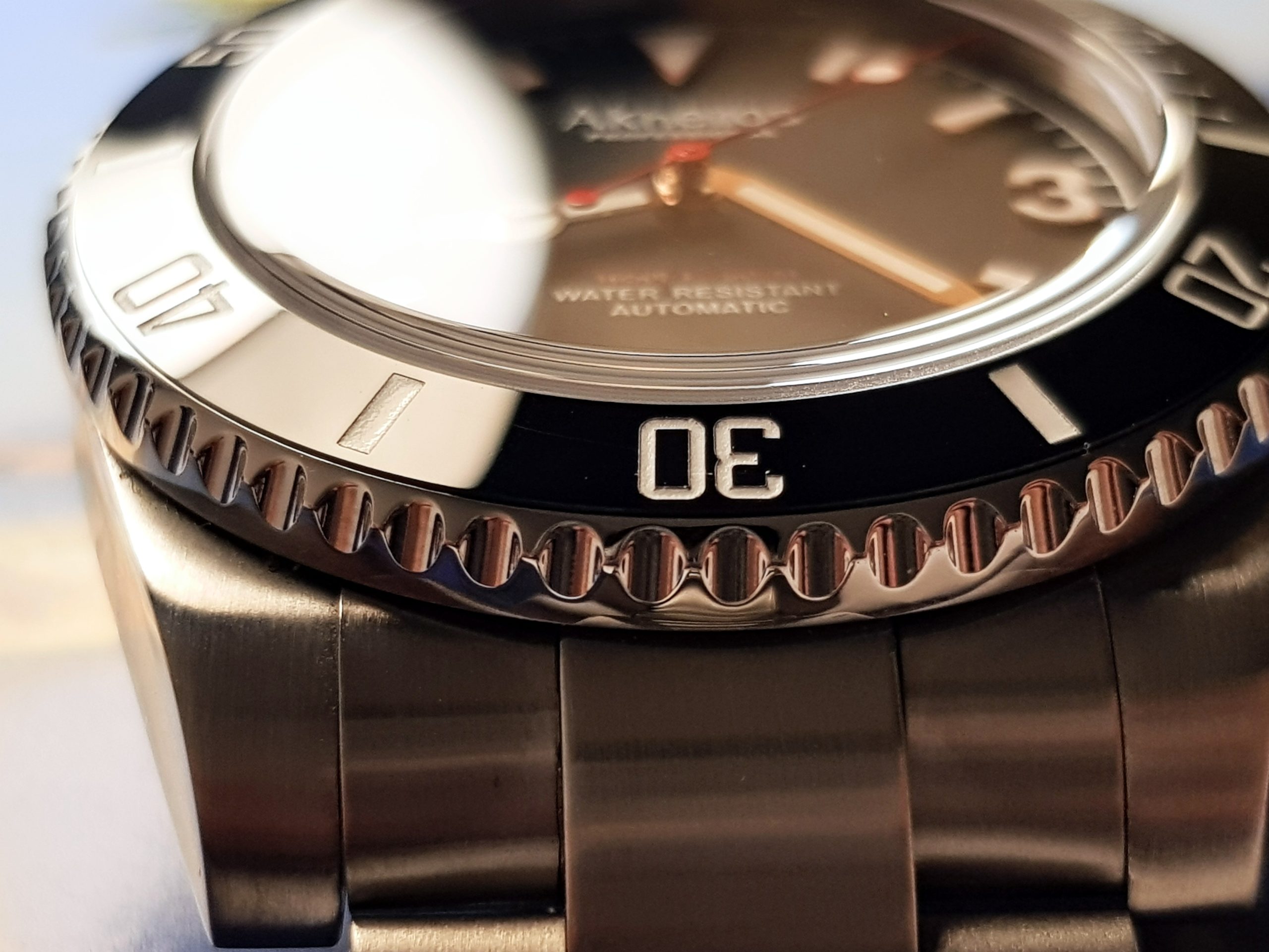 Akheilos Watch Shark 500m V1 Review - New Labels Only